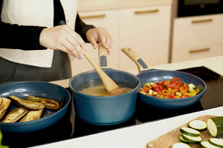 Cookut L'Incroyable Kit 1 casserole + 2 poêles myrtille