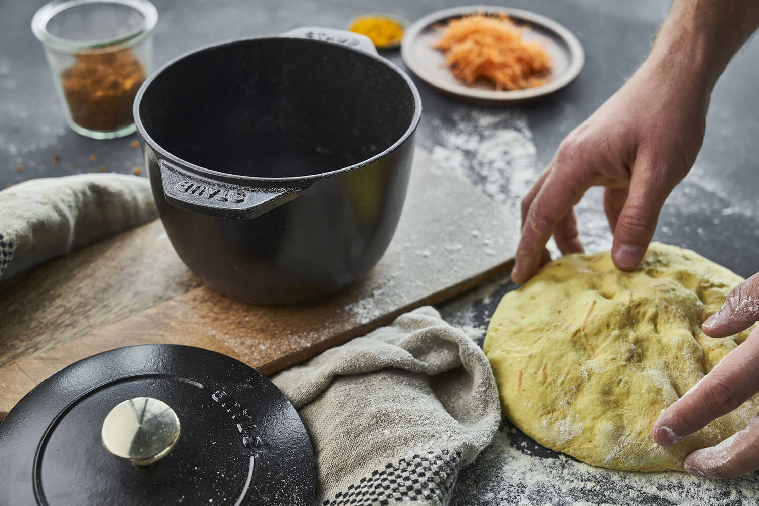Staub Cocotte à riz Gohan en fonte émaillée noire mate