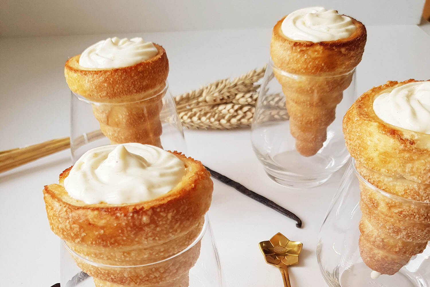 Set de 12 cornets en Exoglass® noir Matfer