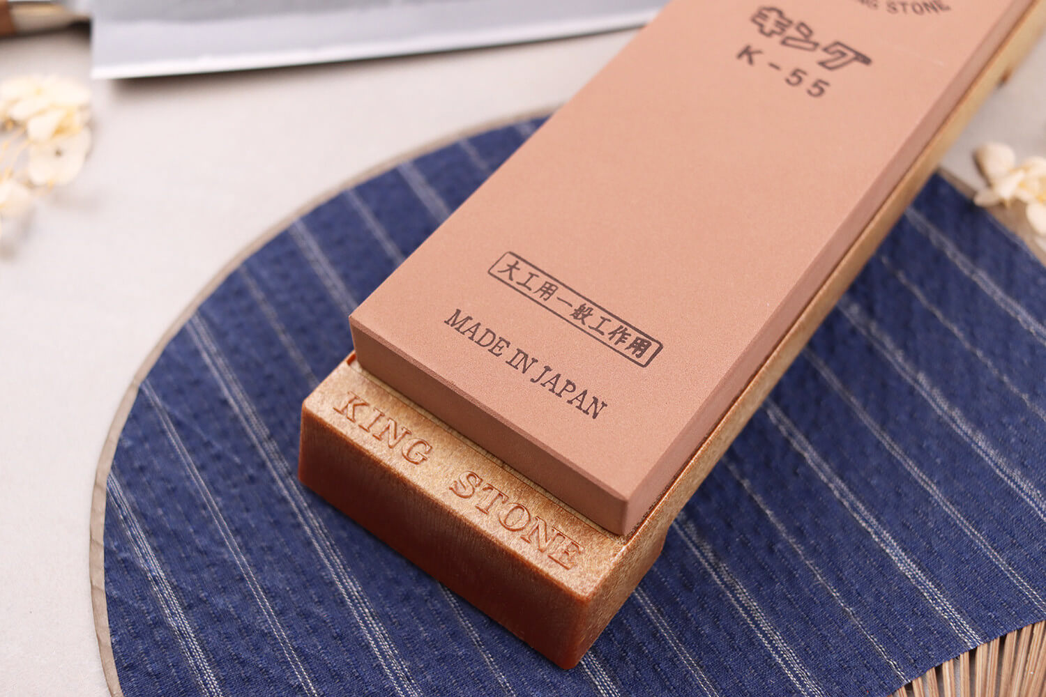 Pierre à aiguiser King Sharpening 1000 japonaise + base